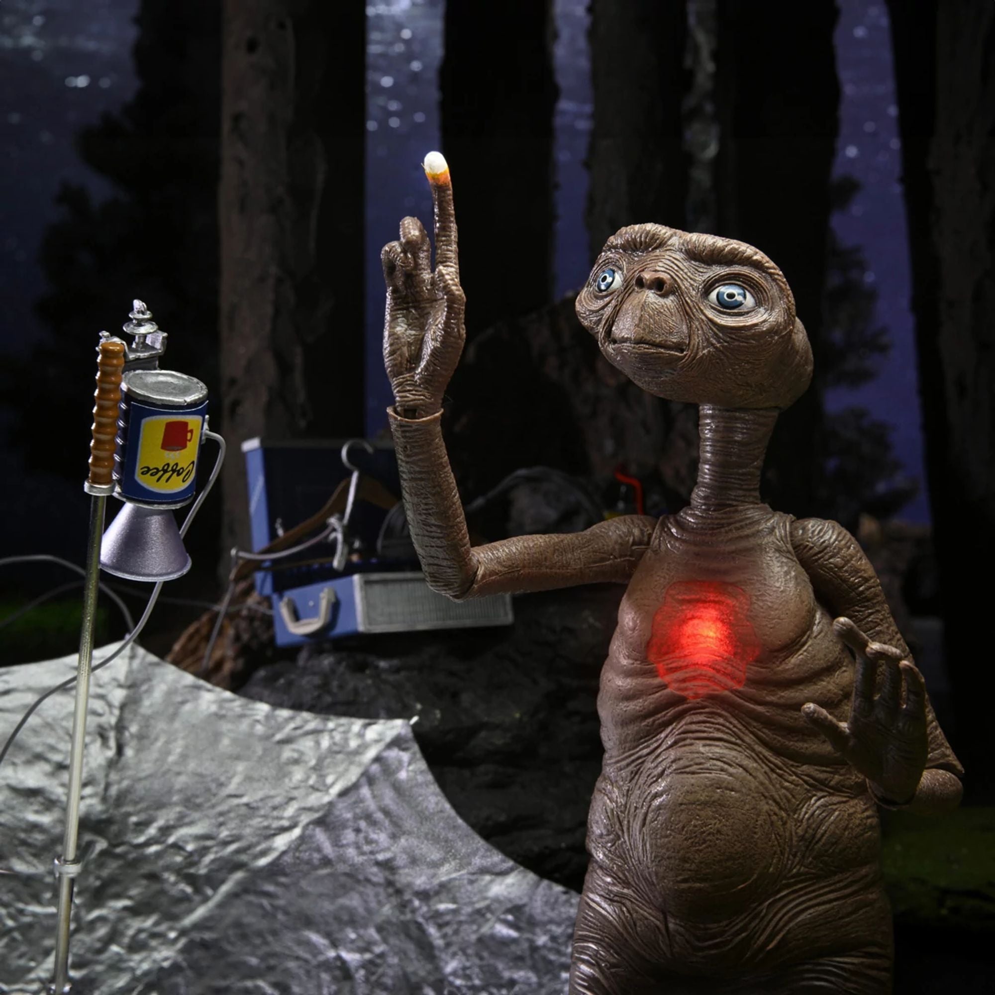 E.T. 40TH ANNIVERSARY - 7" SCALE ACTION FIGURE - ULTIMATE DELUXE E.T ...